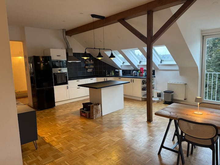 Moderne Wohnung Mit Offener Küche & Dachterrasse - Düsseldorf