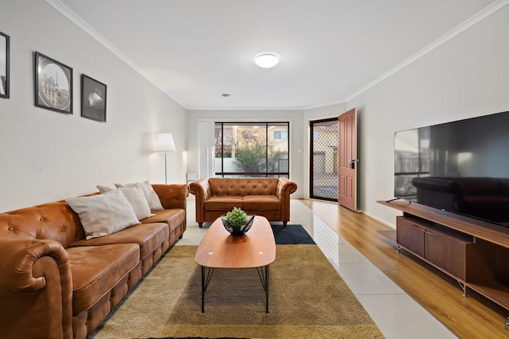 Breman 3 Bed 2.5 Bath Townhome In Watson Near Hwy - Canberra