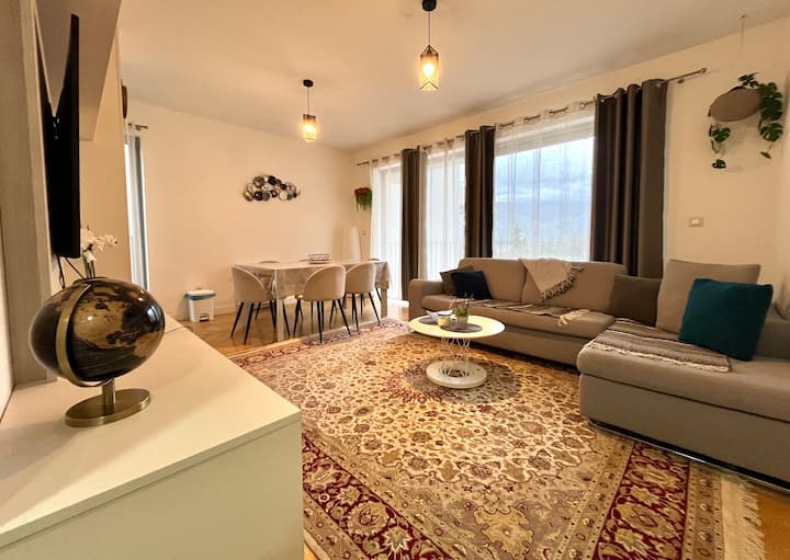 2bd Dobrota Apt W/ Mountain Views & Gym Access - Kotor