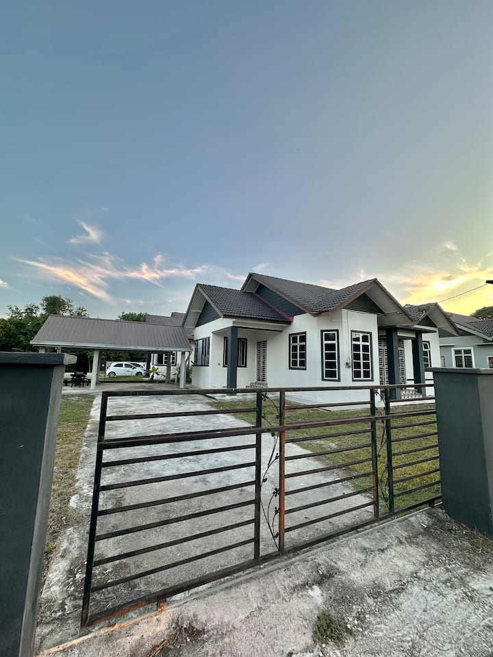 Adelia Banglo Homestay Mewah Budget - Ketereh