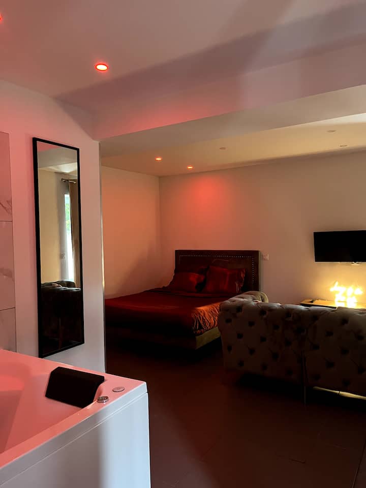 Red Room - Essonne