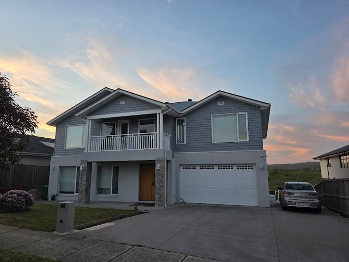 The High Garden Retreat – Luxe Stay With Views - Clyde North