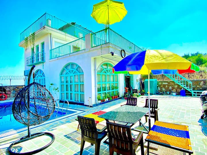 Escape To Luxury, Stay For The Memories. - Udaipur