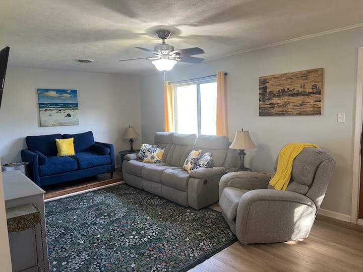 Sunny Small Town Retreat! - 잉글우드