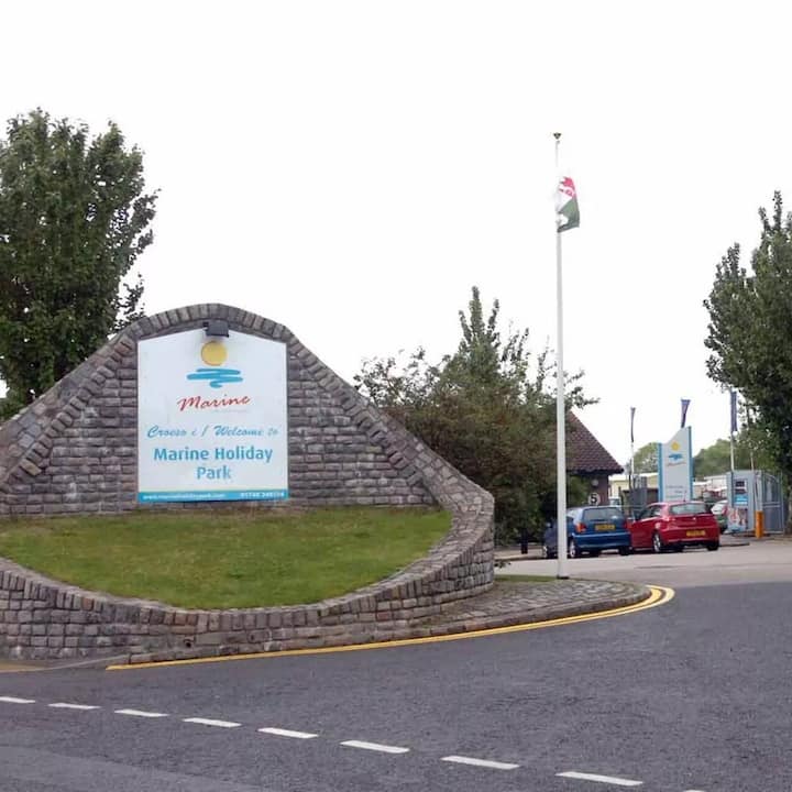 Family-owned Caravan In Rhyl - Marine Holiday Park - Rhyl