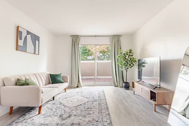 Newly Remodeled Modern 1 Bedroom Condo - Rancho Cucamonga, CA