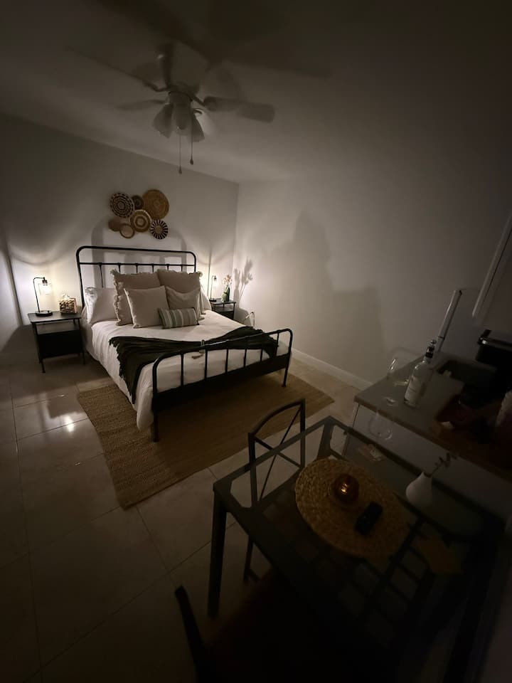 Tropicana Breeze - Hollywood, FL