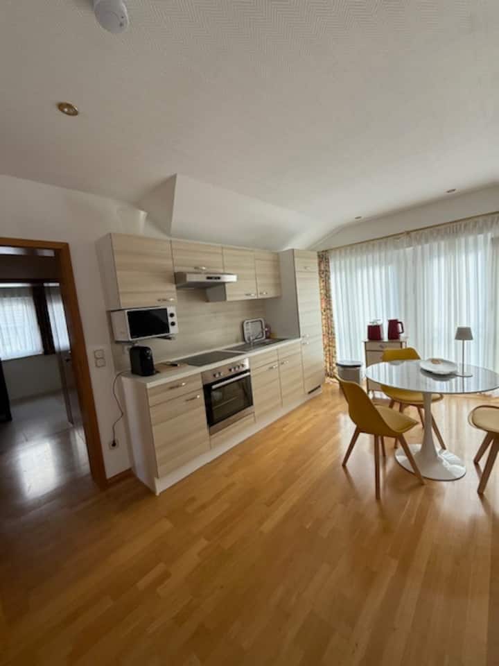 2-zimmer-wohnung (Ca. 80 M²) In Ruhiger Wohnlage - Bergisch Gladbach