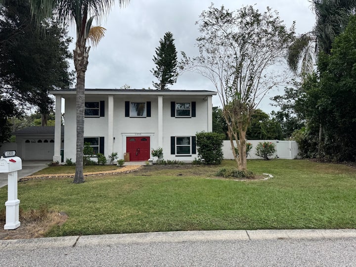 Lakefront 5 Br Oaisis - Clearwater, FL