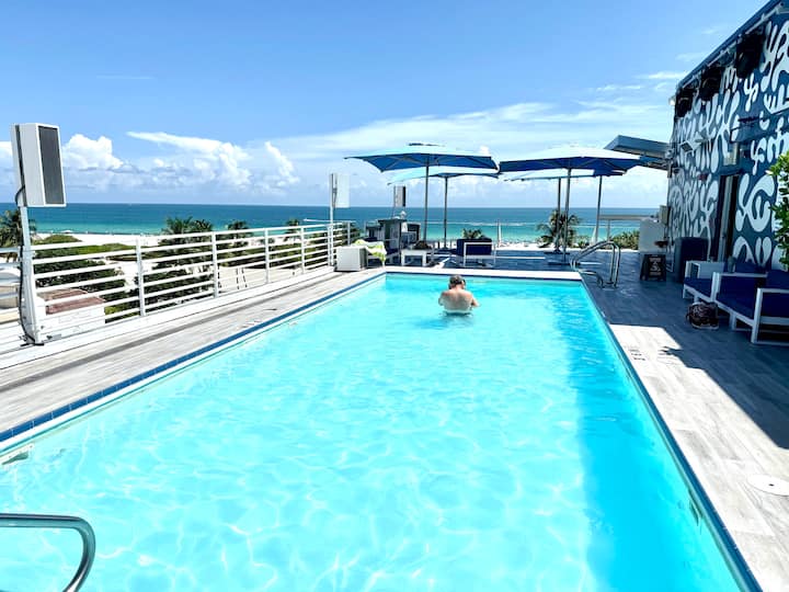 Ocean View Deco Building - Miami Beach