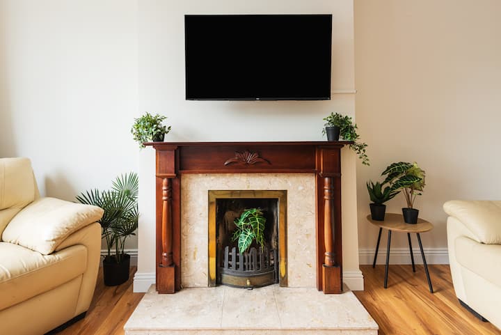 Large 3 Bedroom House With Garden In Deansgrange - Dún Laoghaire