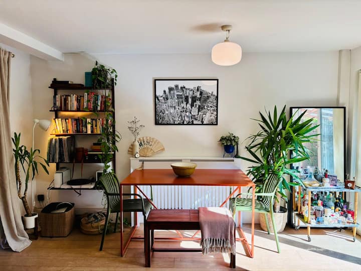 Mid-century 2 Bed Garden Home In Clapton, Hackney - London