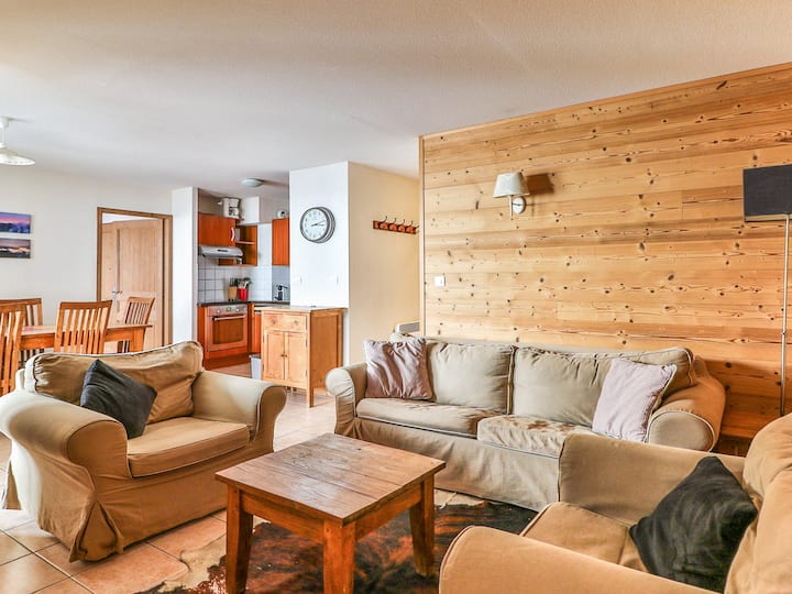 At The Foot Of The Pistes - Samoëns