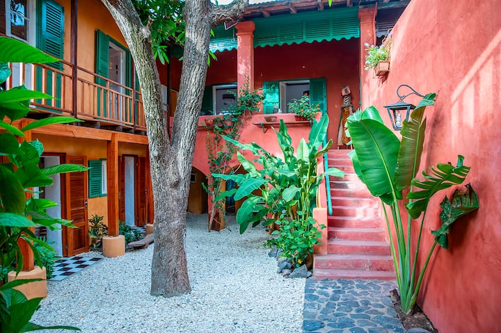 Dormir Dans Une Galerie D'art - Suite Triple Gora - Dakar