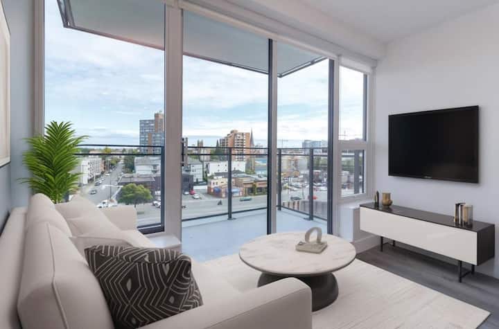 Luxury Downtown Condo | Gym, Sauna & City Views - Victoria, Canada
