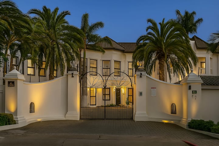 Luxury Jacuzzi Suite | Pool, Solar |Central Lusaka - Lusaka