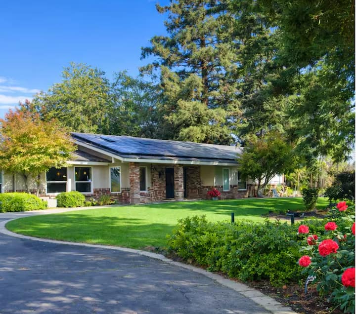 Hidden Gem On Private Lake – Perfect For Retreats - Clovis, CA