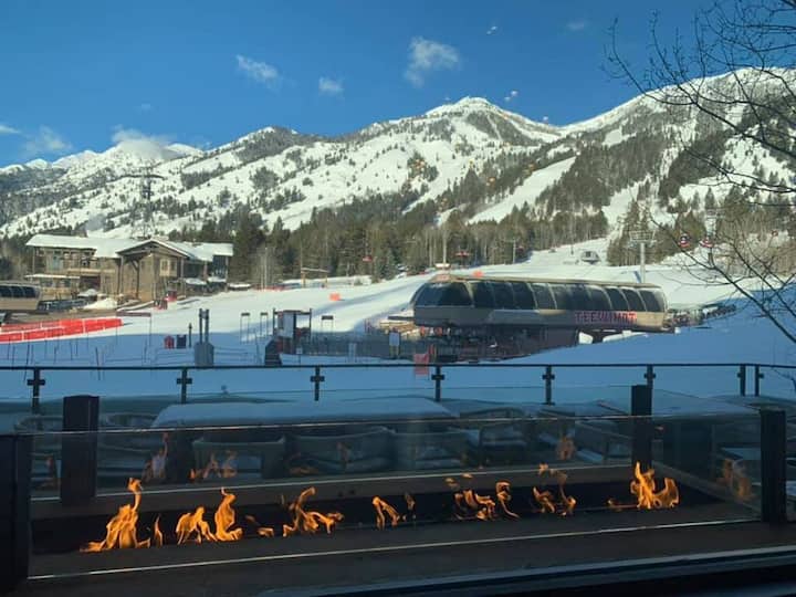 2 Bedroom Inside Four Seasons Hotel Feb 9 - 14 '26 - Jackson Hole, WY