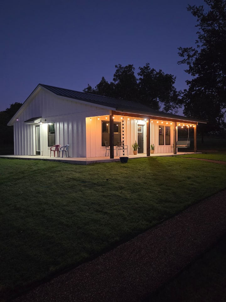 New Lux Cottage By Lake: King Bed, Full Kit, Wi-fi - Pink, OK