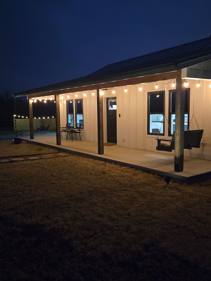 New Lux Cottage By Lake: King Bed, Full Kit, Wi-fi - Pink, OK