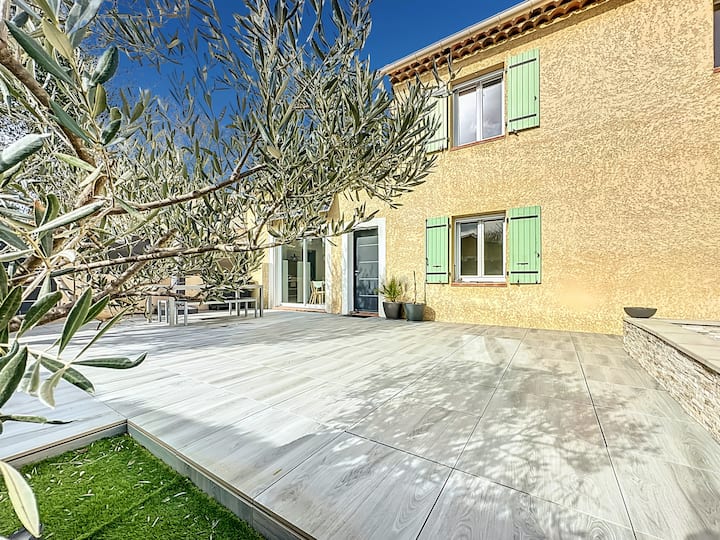 Dans Le Jardin Des Olives - Marseille