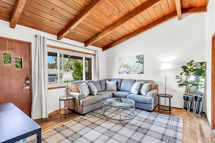 2br Cozy Cabin Vibes | King Bed + Vaulted Ceilings - Cheyenne, WY