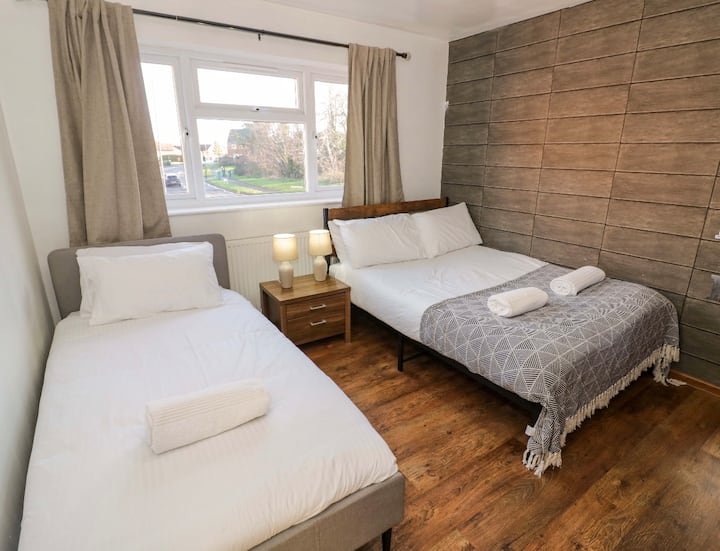 Serene Spaces - 4bed/contractors/families Welcome - Royal Leamington Spa