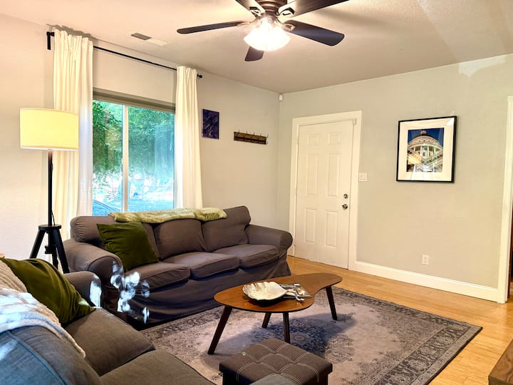 Charming Oak Park Retreat Close To Restaurants - Sacramento, CA
