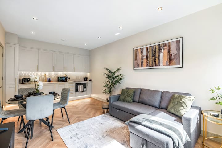 Hove • Parking • Central Location • Long Stays - Brighton