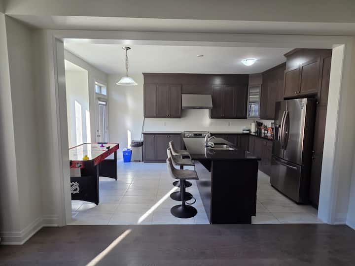 Brand New 7 Bedrooms With 6 Bathrooms 100% Privacy - Brampton