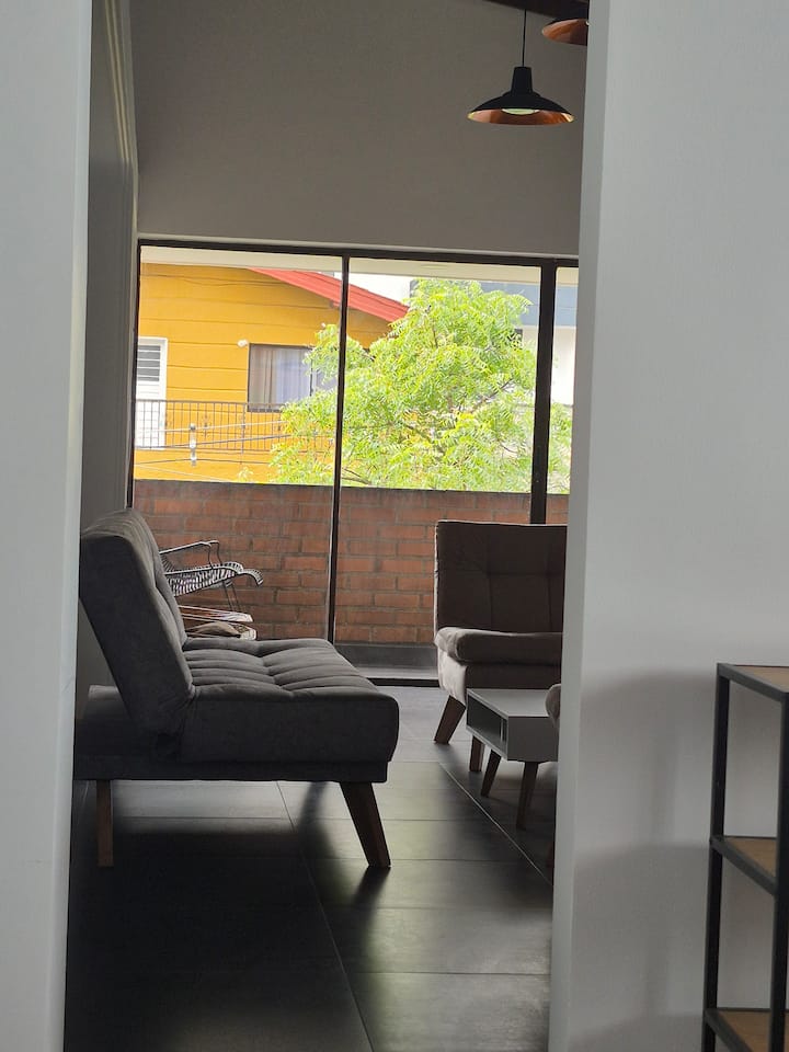 Apartamento En Laureles. ¡Excelente Ubicación! - Medellín