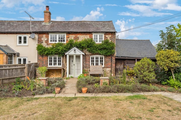 Stylish And Cosy Country Cottage - Hertfordshire