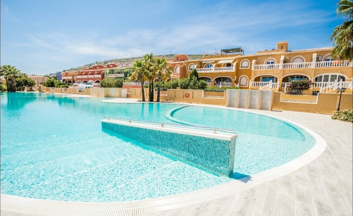 Casa De Vacaciones Con Piscina Y Vistas Al Mar. - Benitachell