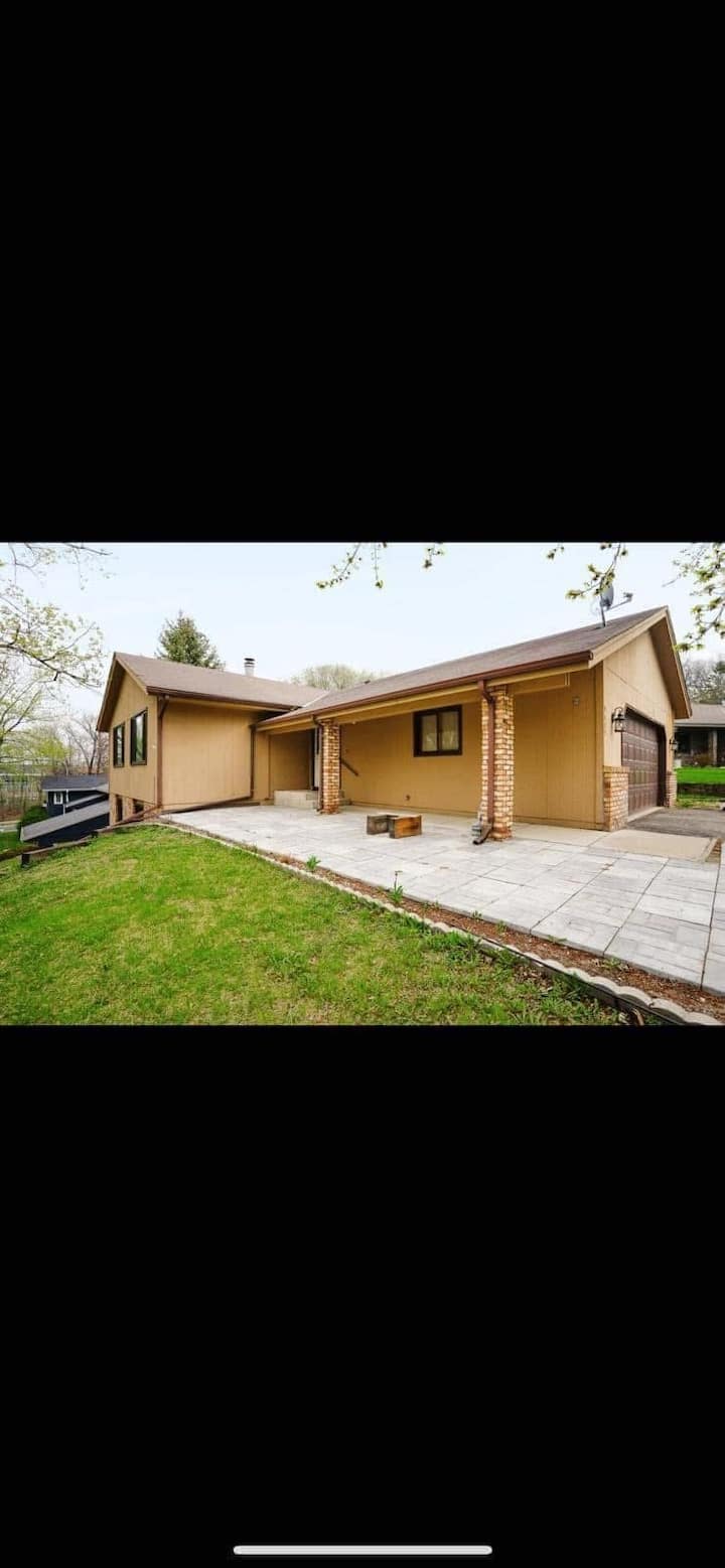 Beautiful House In Bloomington - Bloomington, MN
