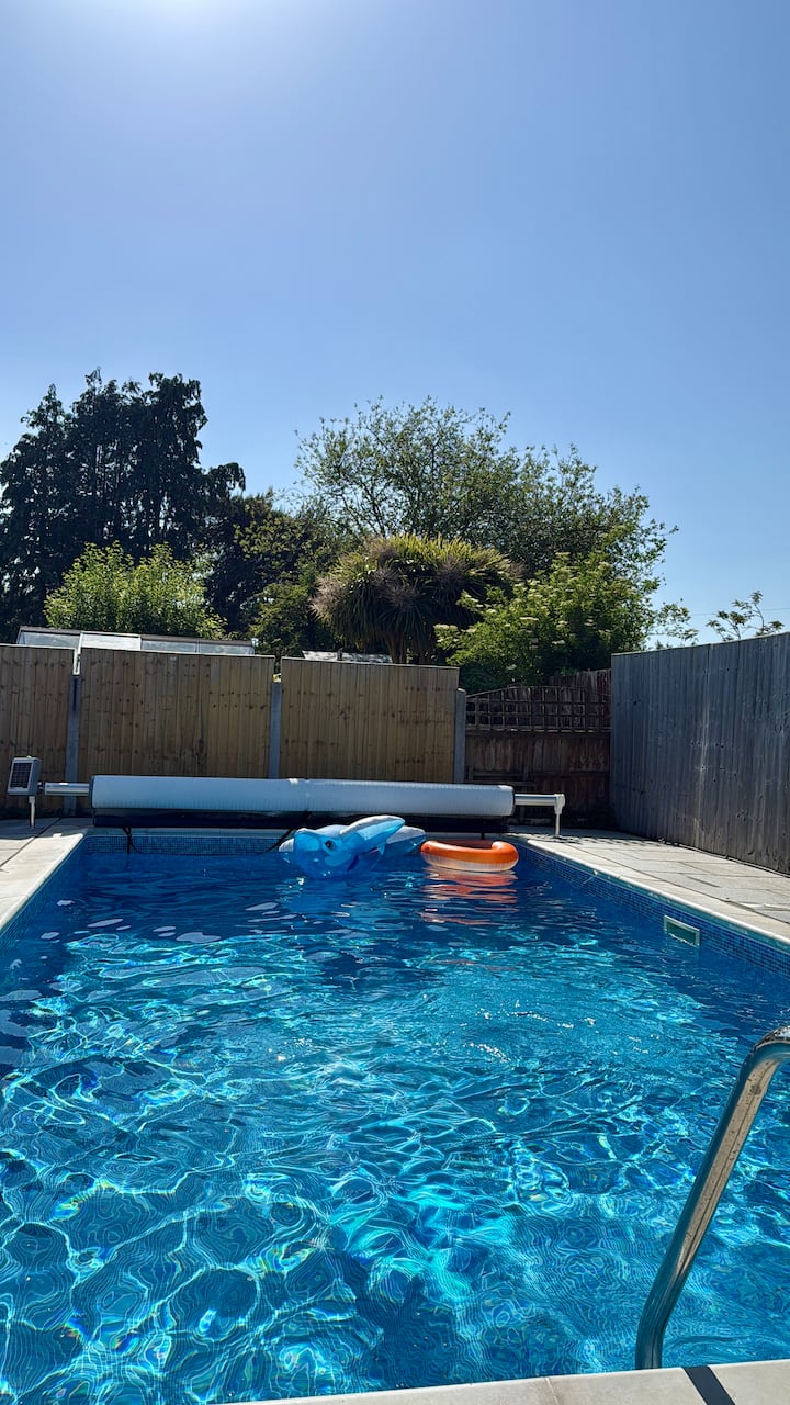 The Ultimate Family Stay – Pool & 5 Bedrooms - Wareham