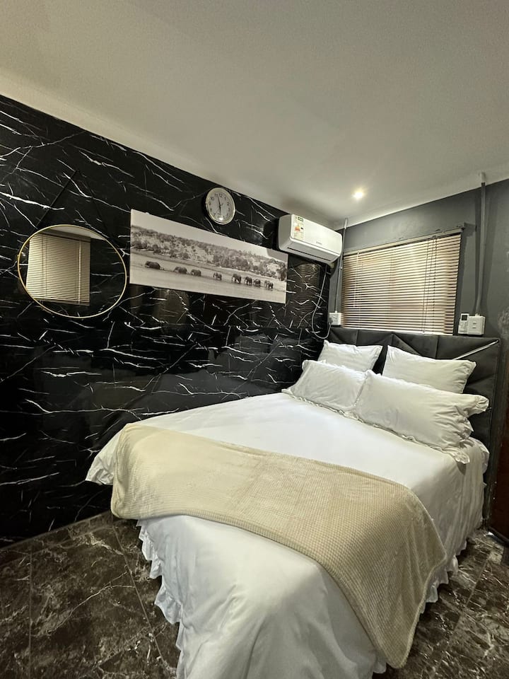 A Small Beautiful Room/cottage Space
Very Clean - Durban