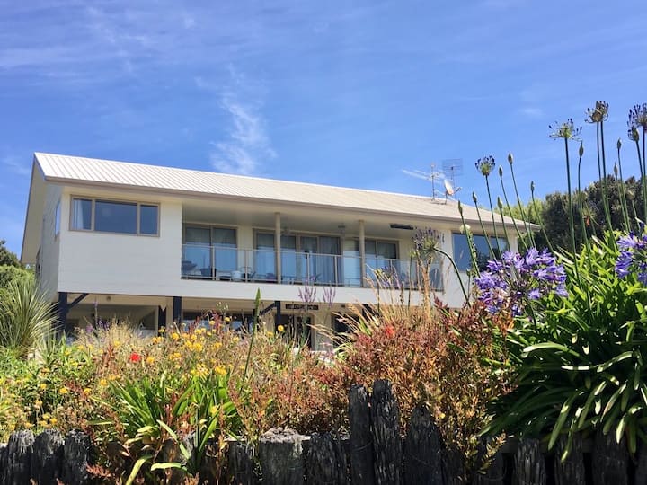 Beachfront Bliss - Elevated Views, 2 Br Guesthouse - Bluff