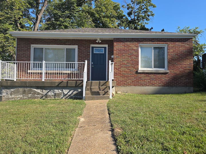 Oak Street Villa - Jefferson City, MO