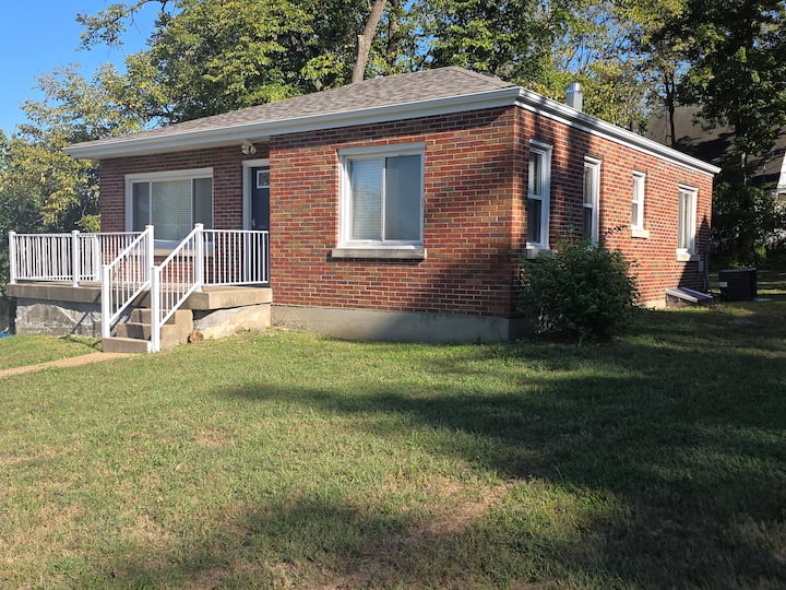 Oak Street Villa - Jefferson City, MO