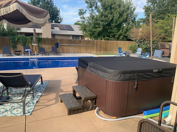 Sunbar Landing - Hot Tub, Game Room, Movie Room - Wichita, KS