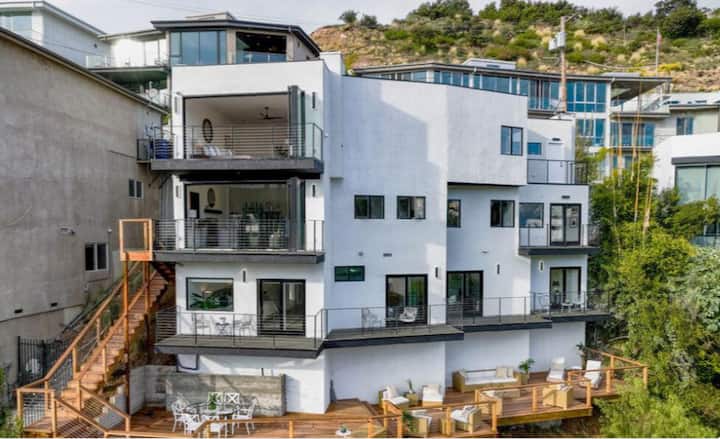 Hollywood Hills Retreat Modern, Views & 6 Beds - West Hollywood, CA