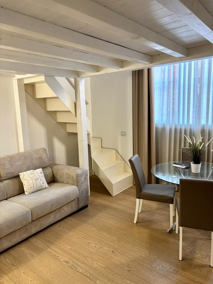 Loft Di Charme A 10 Metro Stop Da Duomo - 4 Pax - Milán