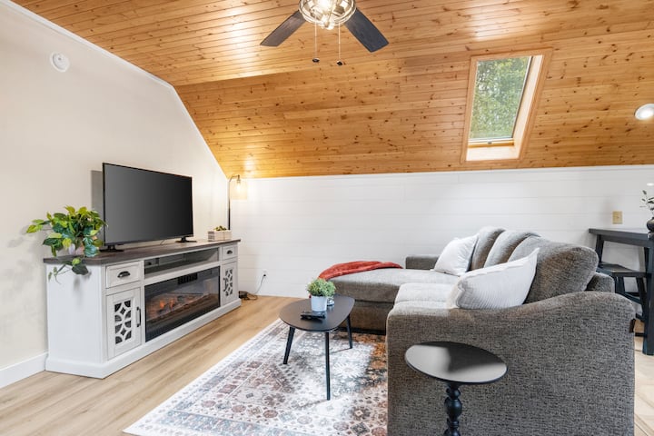 2 Min To Crystal Mtn ~ Guitar ~ Pacman ~ Records - Thompsonville, MI