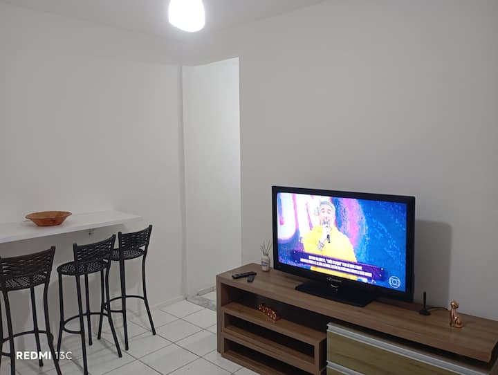 Apartamento Com Dois Quartos A 2 Minutos Da Praia. - Ilhéus