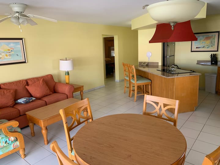 Condomínio à beira-mar em Simpson Bay, SXM - 2BR/2BA - Apartamentos ...