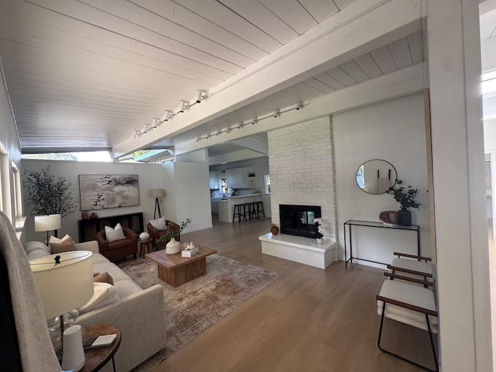 Entire House For Up To 8 Guests W/ Big Backyard! - 康科德