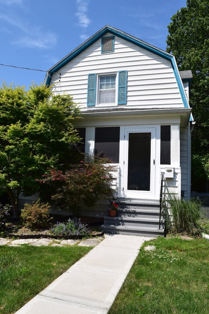 Walkable, Updated 2br Near Hospital, Bus To Msu - East Lansing, MI