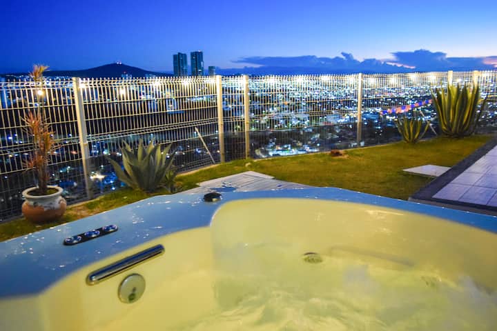 Casa Moderna Con Jacuzzi Y Vista Increíble En Qro - Messico