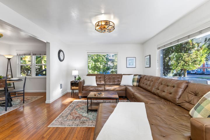 Pet Friendly Downtown Corvallis Full Home - Corvallis, OR