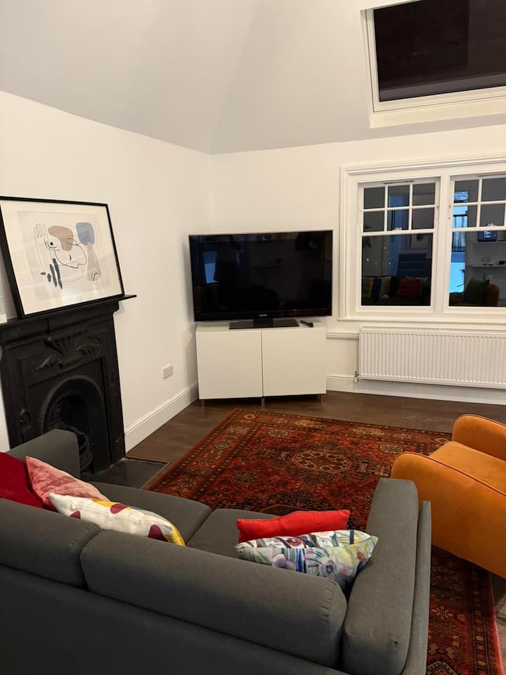 Bright & Spacious 2-bed Flat With Ensuite - Londres